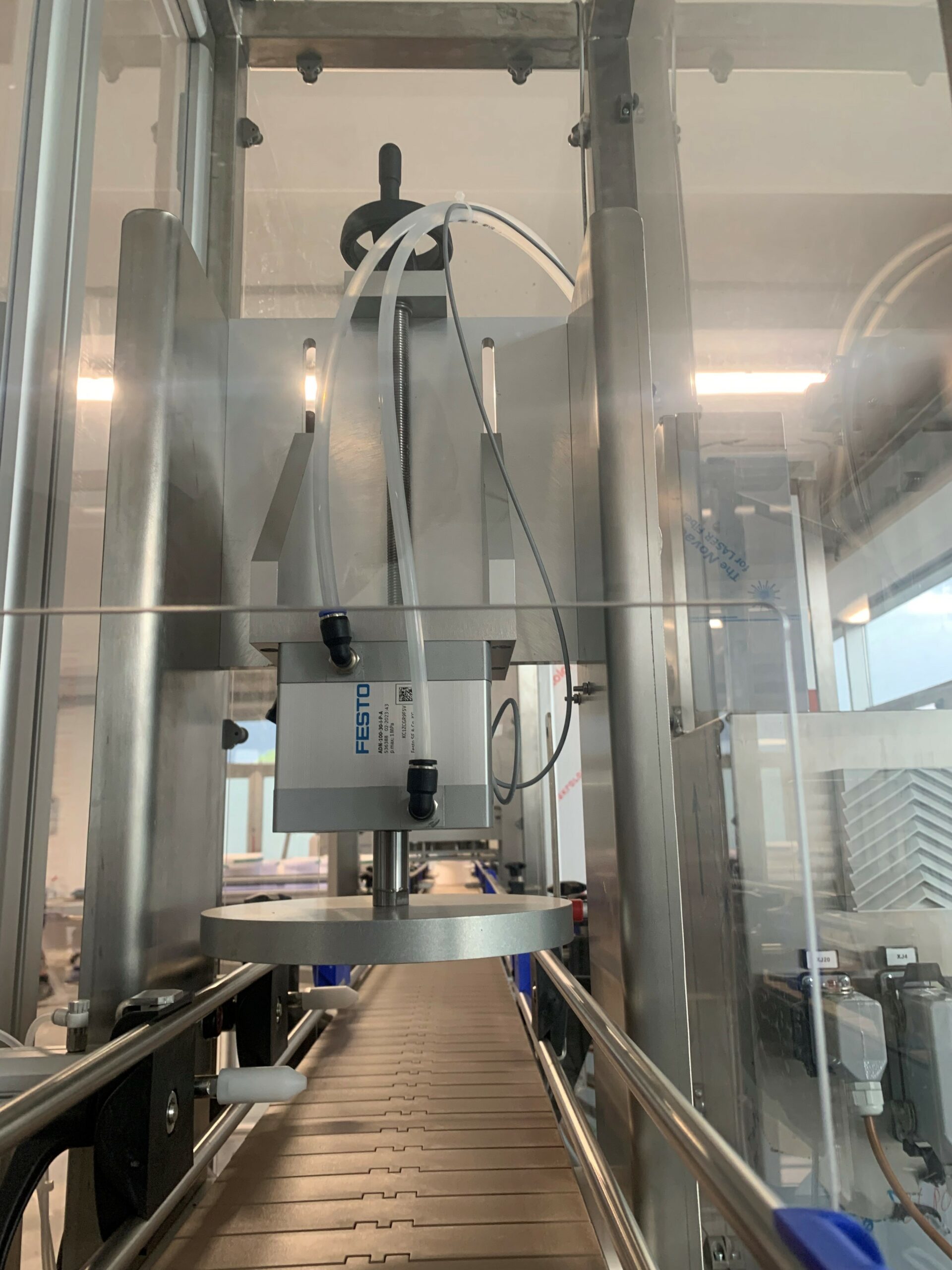 Filling, heat-sealing and capping line for canned food - CM3 Engineering